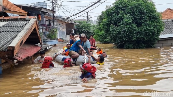 29 RT di Jakarta Terendam Banjir, Tinggi Air hingga 2,5 Meter - Sumber : Tangselxpress.com ...